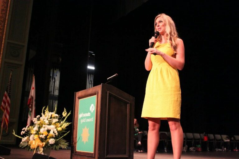 Dr. Lauren Cook | CAMPUSPEAK